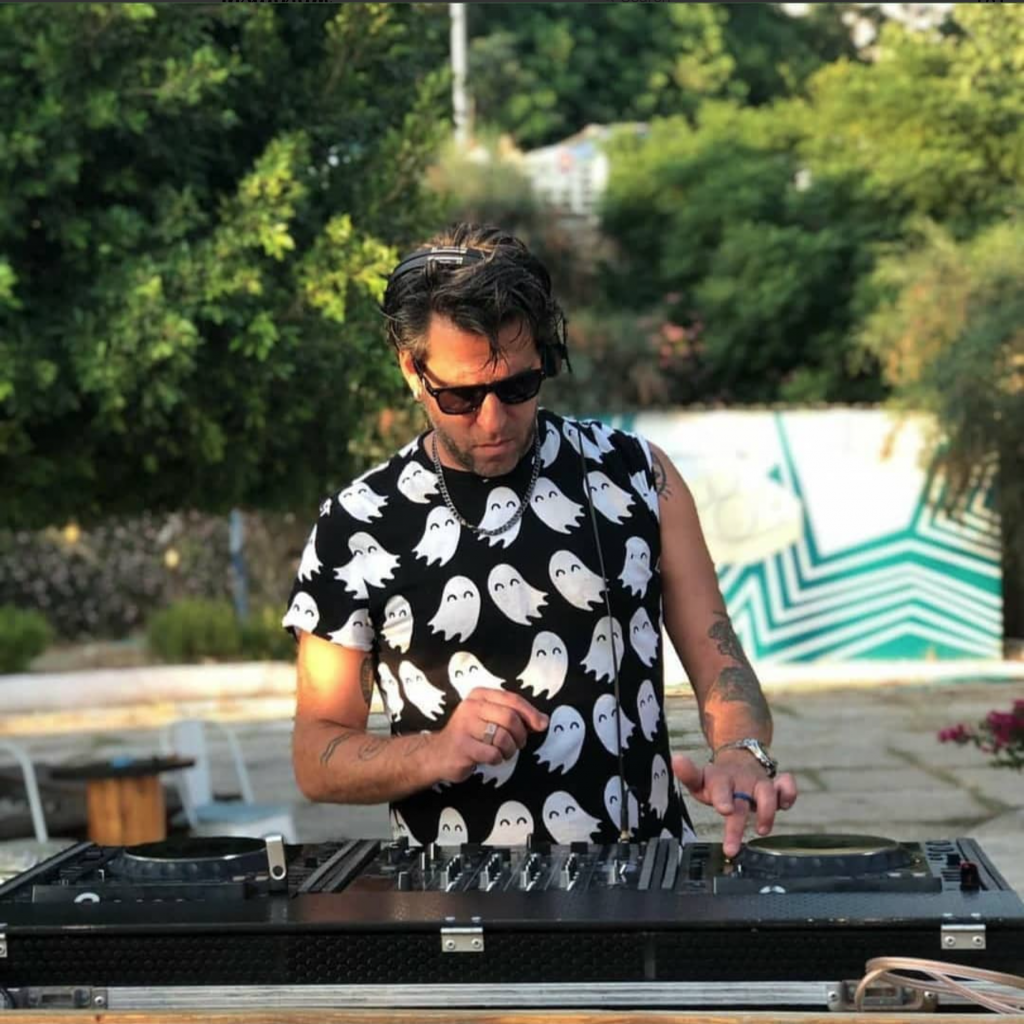 Disc jockey ari Ari Alpert